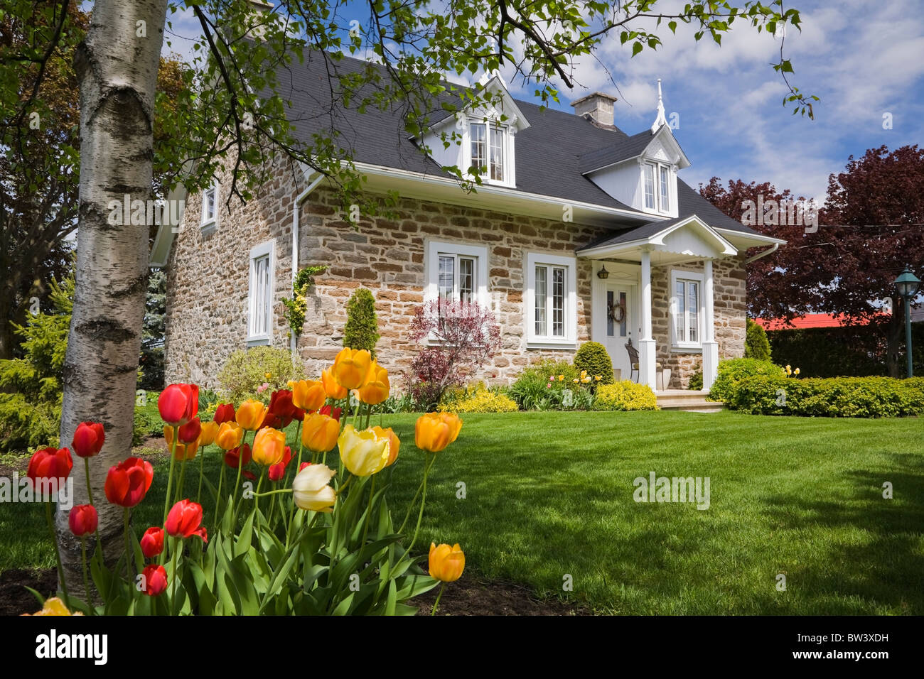 Canadiana Cottage Style Home High Resolution Stock Photography and ...