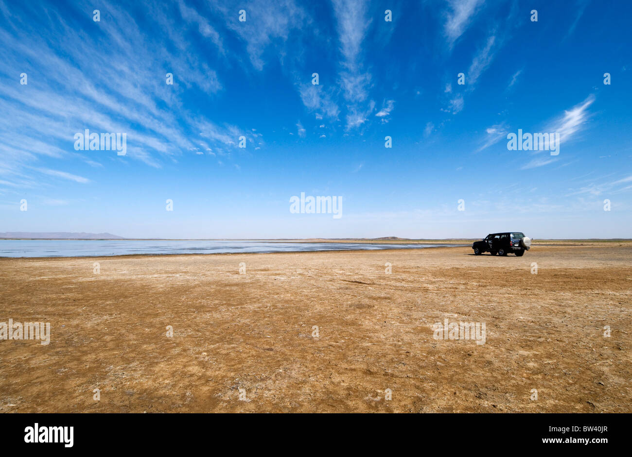 Lake in the Sahara desert with a off-road 4wd car Stock Photo - Alamy