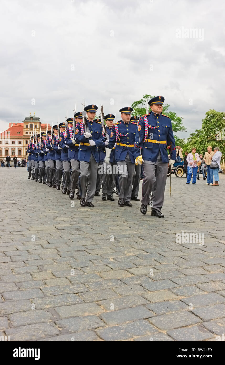 Guard marching hi-res stock photography and images - Alamy