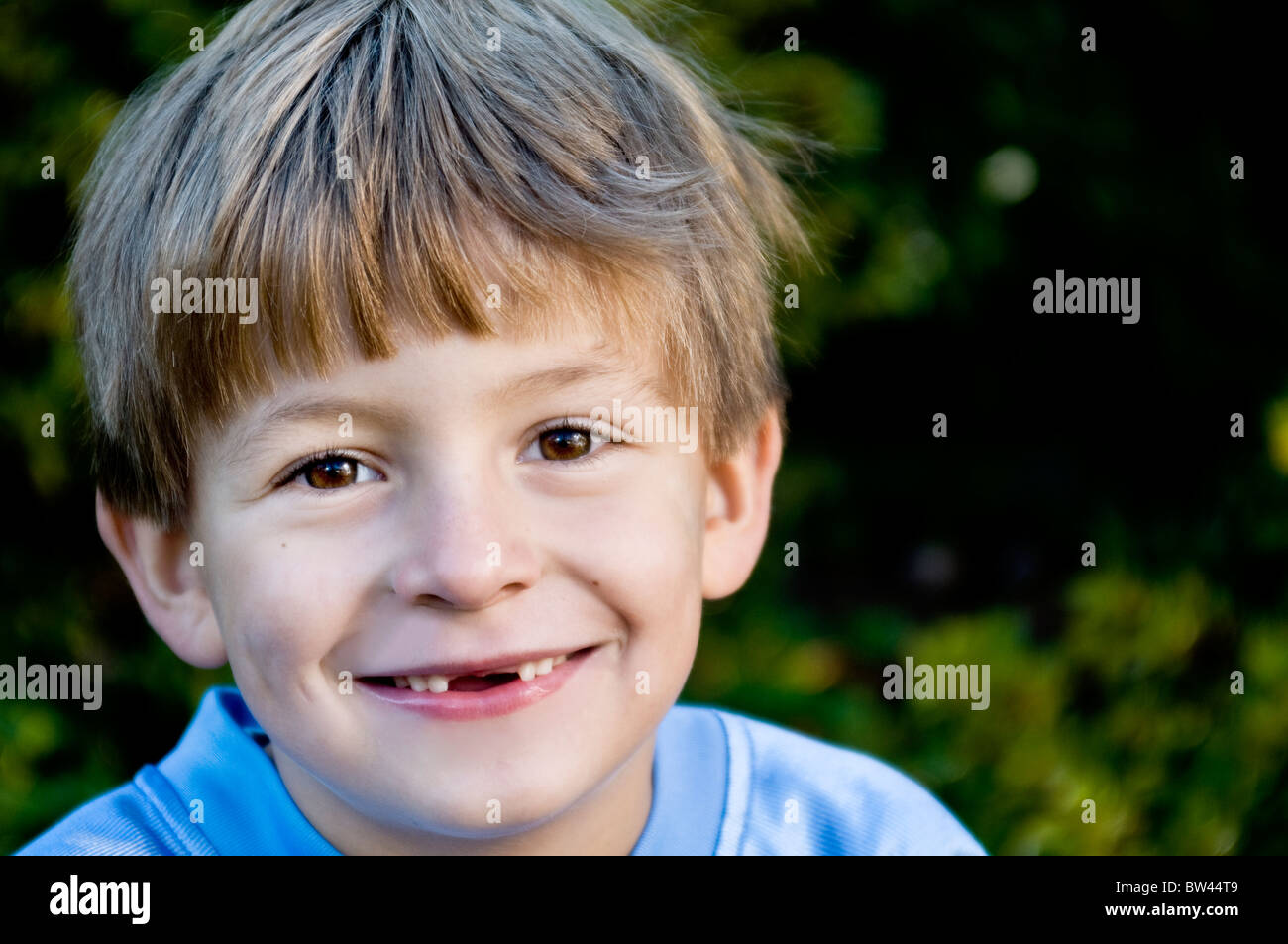 Missing my two front teeth hi-res stock photography and images - Alamy