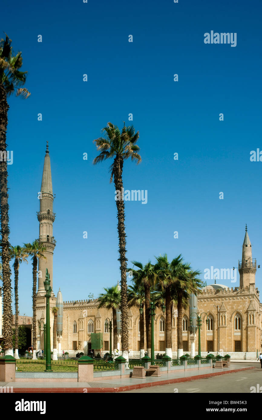 Imam hussein mosque cairo hi-res stock photography and images - Alamy
