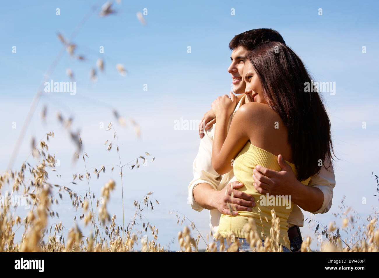 Portrait of girlfriend and boyfriend hugging each other Stock Photo - Alamy