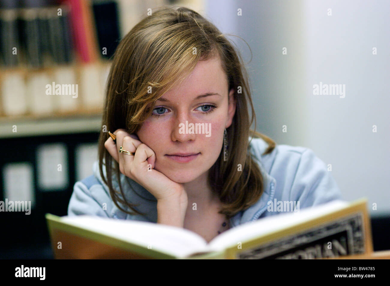 Young woman/student studying Stock Photo - Alamy