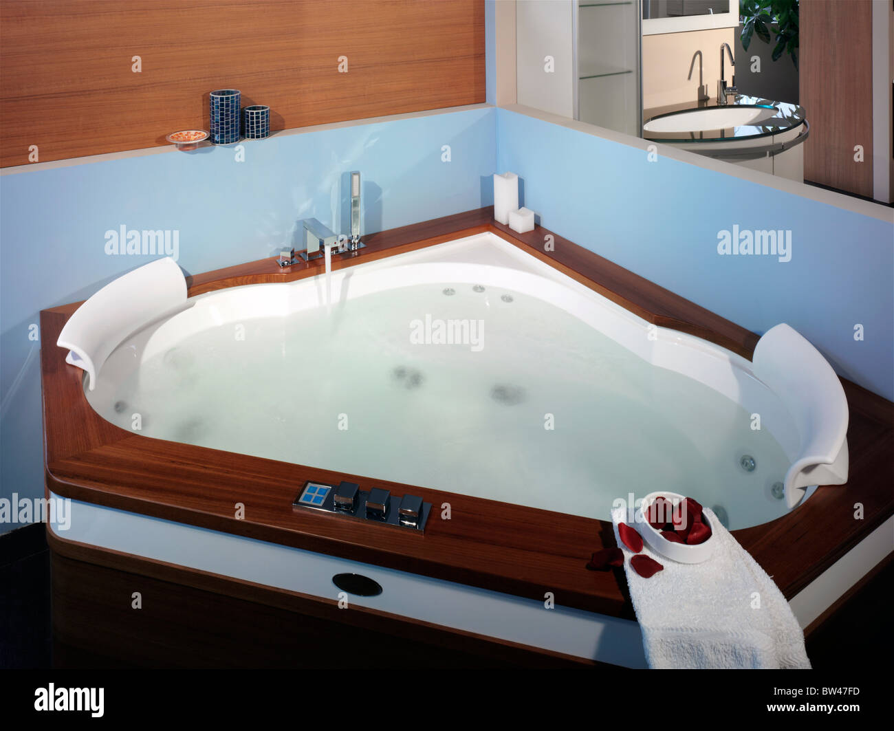 Jacuzzi in modern bathroom Stock Photo - Alamy