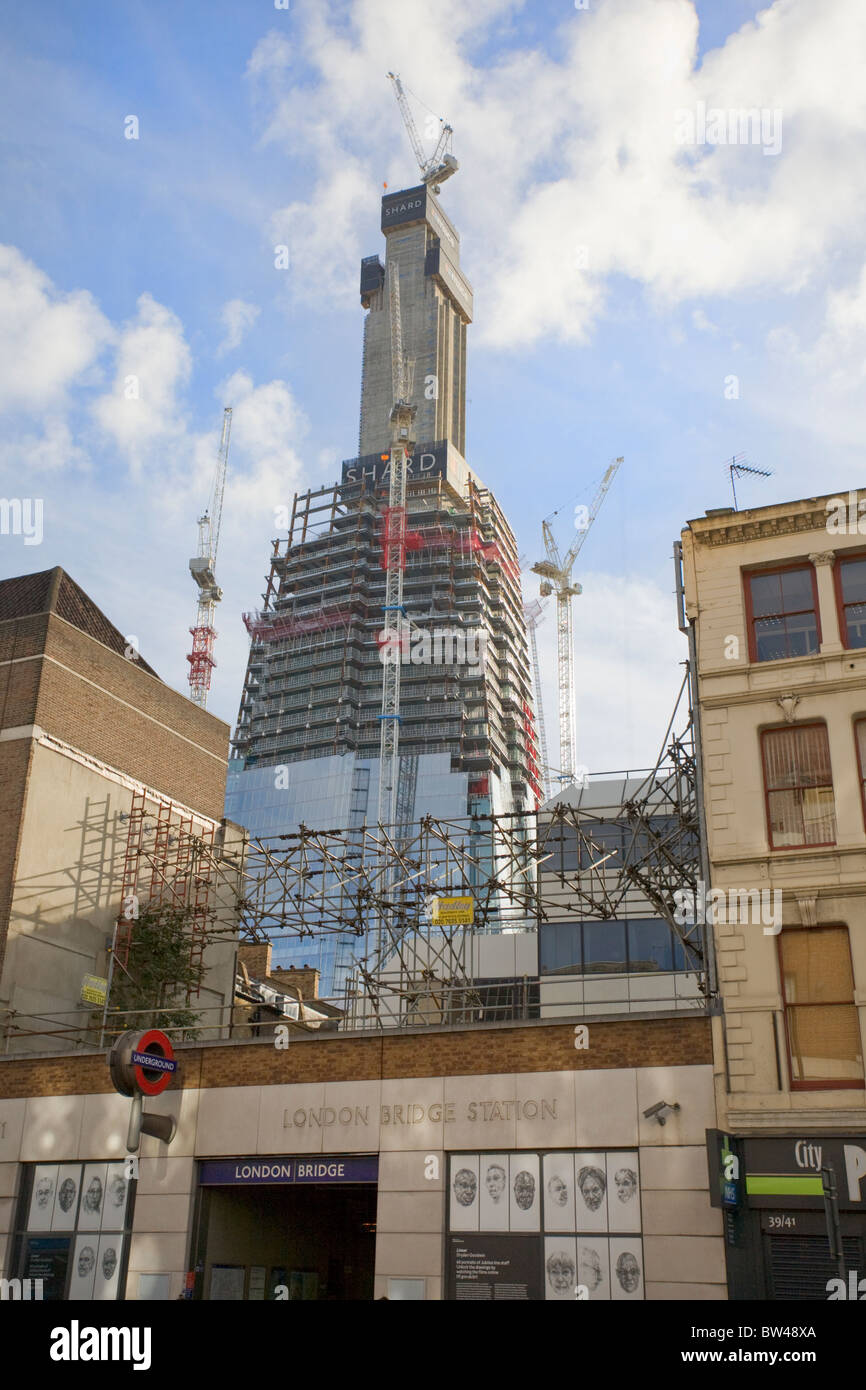The shard under construction london hi-res stock photography and images ...