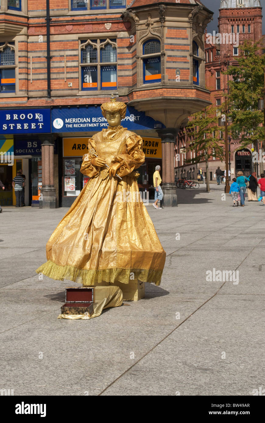 A female silent street performer in Long Row Nottingham Stock Photo - Alamy
