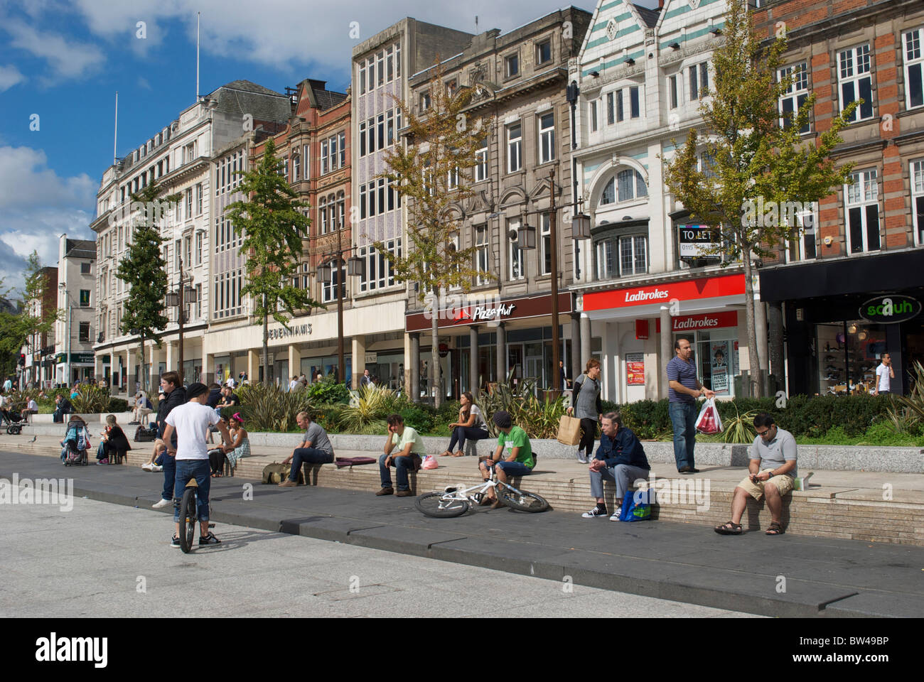 People relaxing on the street side in Long Row Nottingham Stock Photo ...