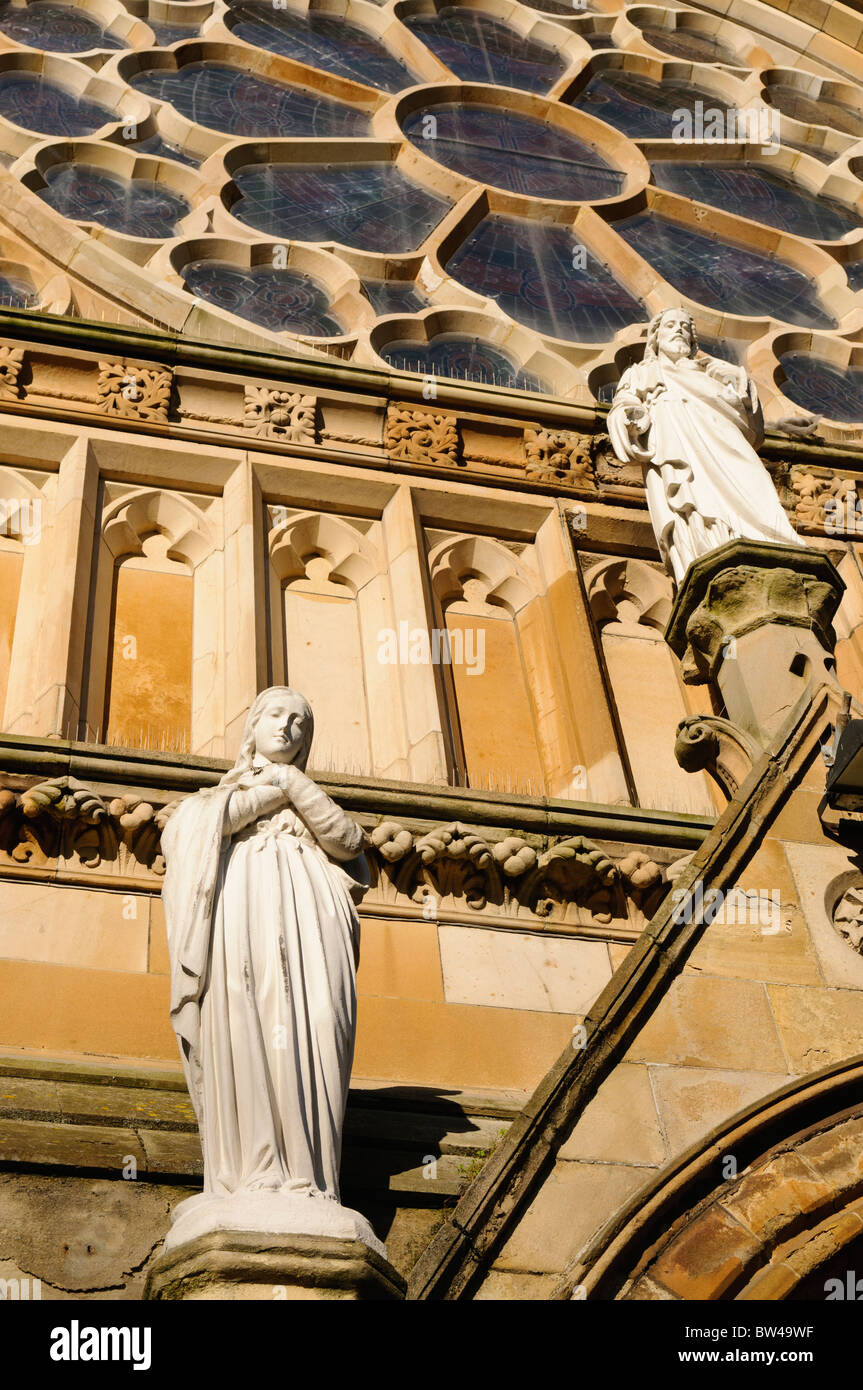 Mary statues hi-res stock photography and images - Alamy