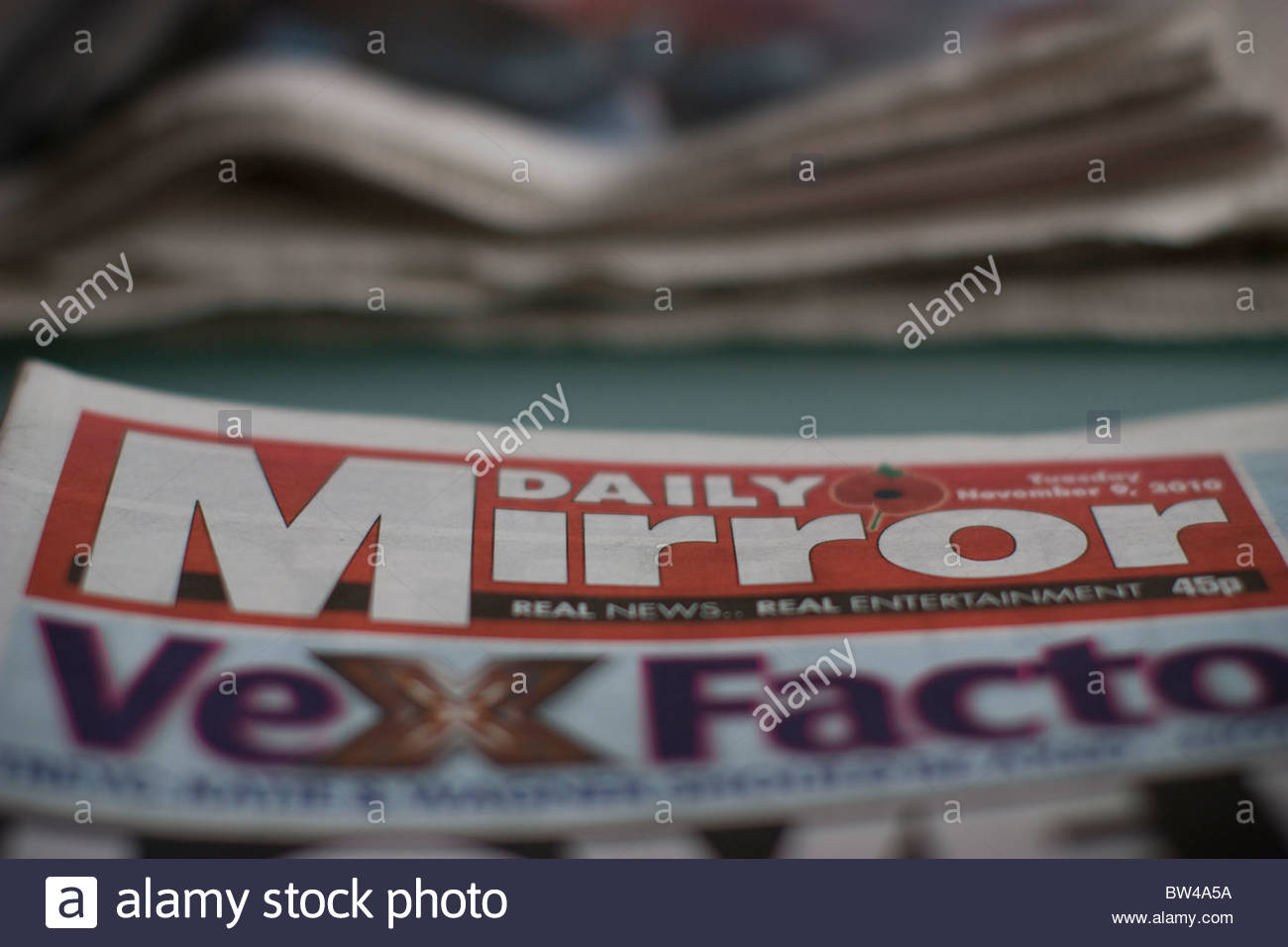 Daily Mirror Newspaper Stock Photos & Daily Mirror Newspaper Stock ...
