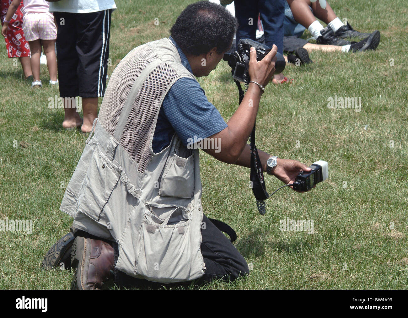 Taking photos for newspaper hi-res stock photography and images - Alamy