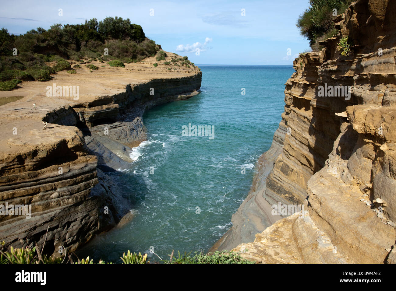 Sunshine through rocks hi-res stock photography and images - Alamy