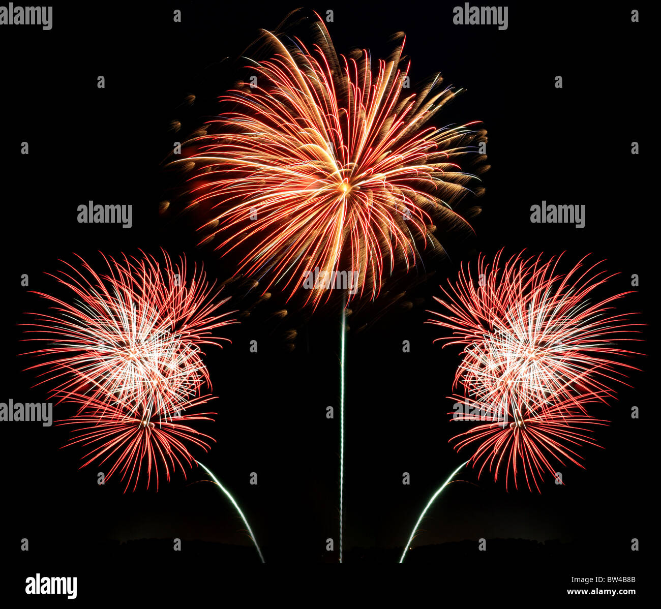 Red and gold fireworks hi-res stock photography and images - Alamy