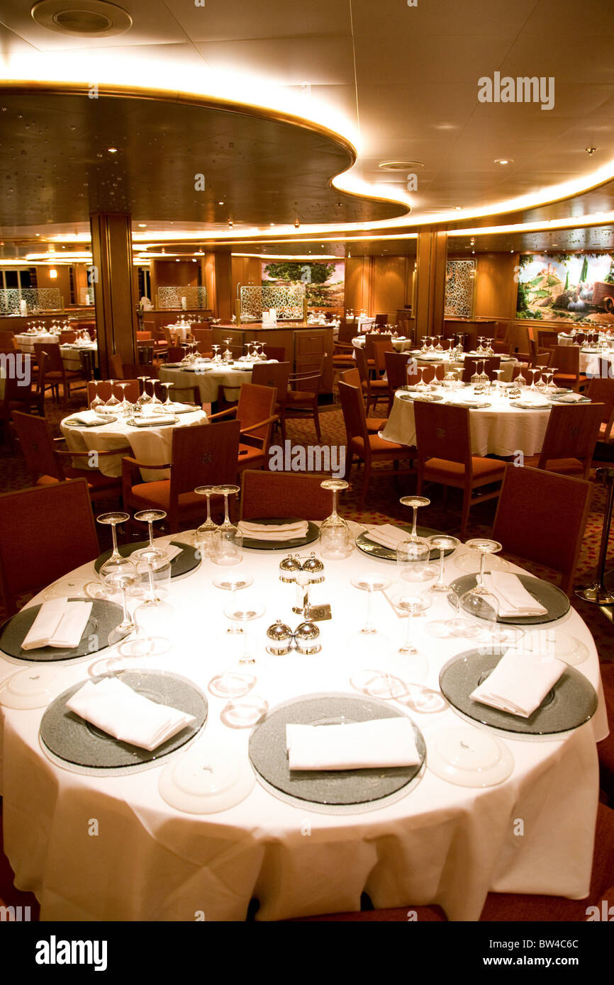 Passenger restaurant on board hi-res stock photography and images - Alamy