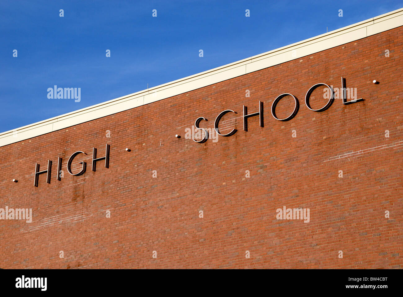 High school building sign hi-res stock photography and images - Alamy