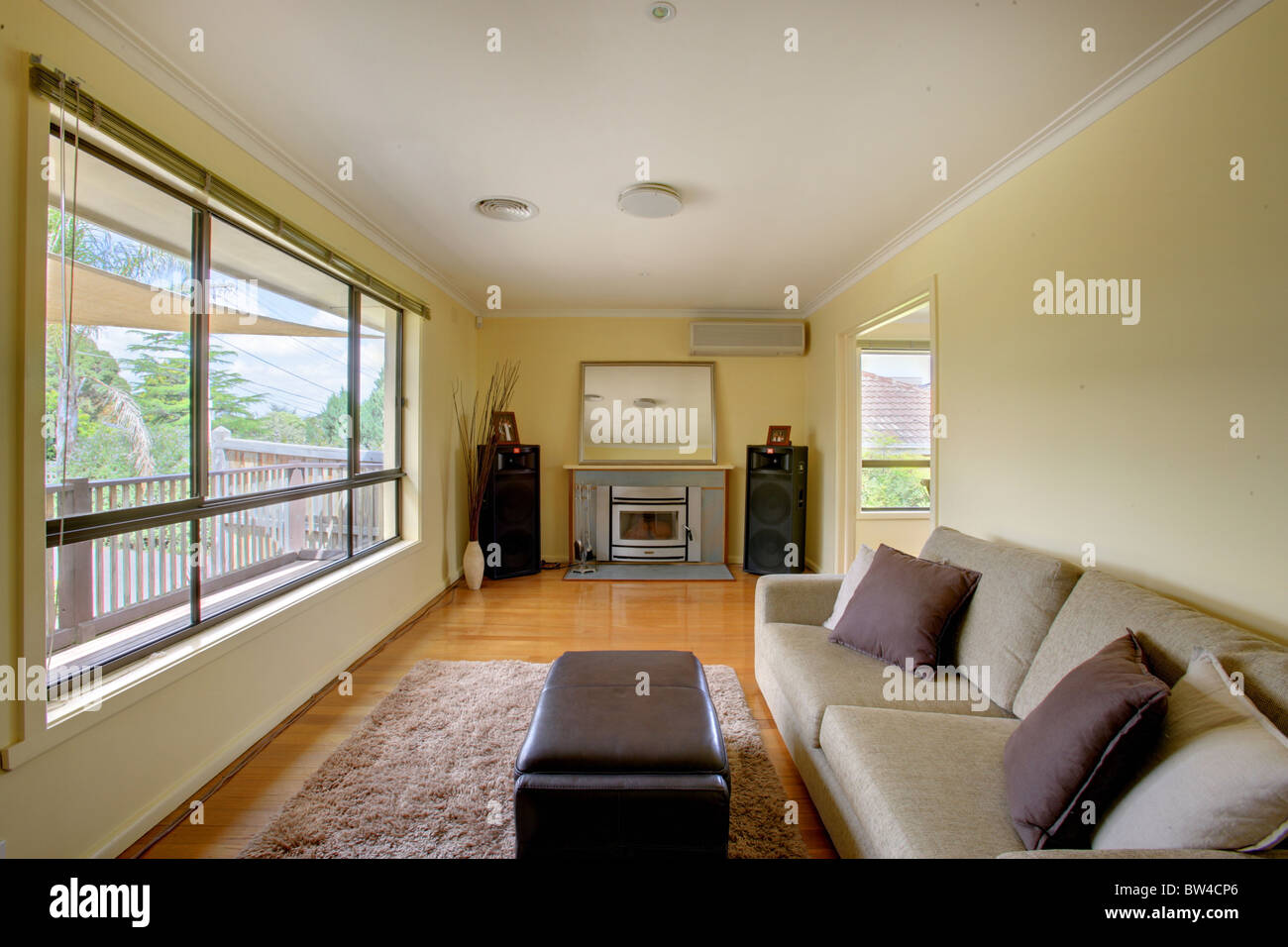 A modern contemporary family living room Stock Photo - Alamy