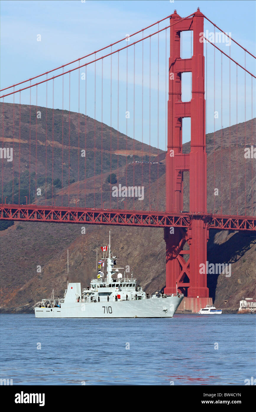 Canadian Navy Kingston class patrol Vessel HMCS Brandon (MM 710) passes ...