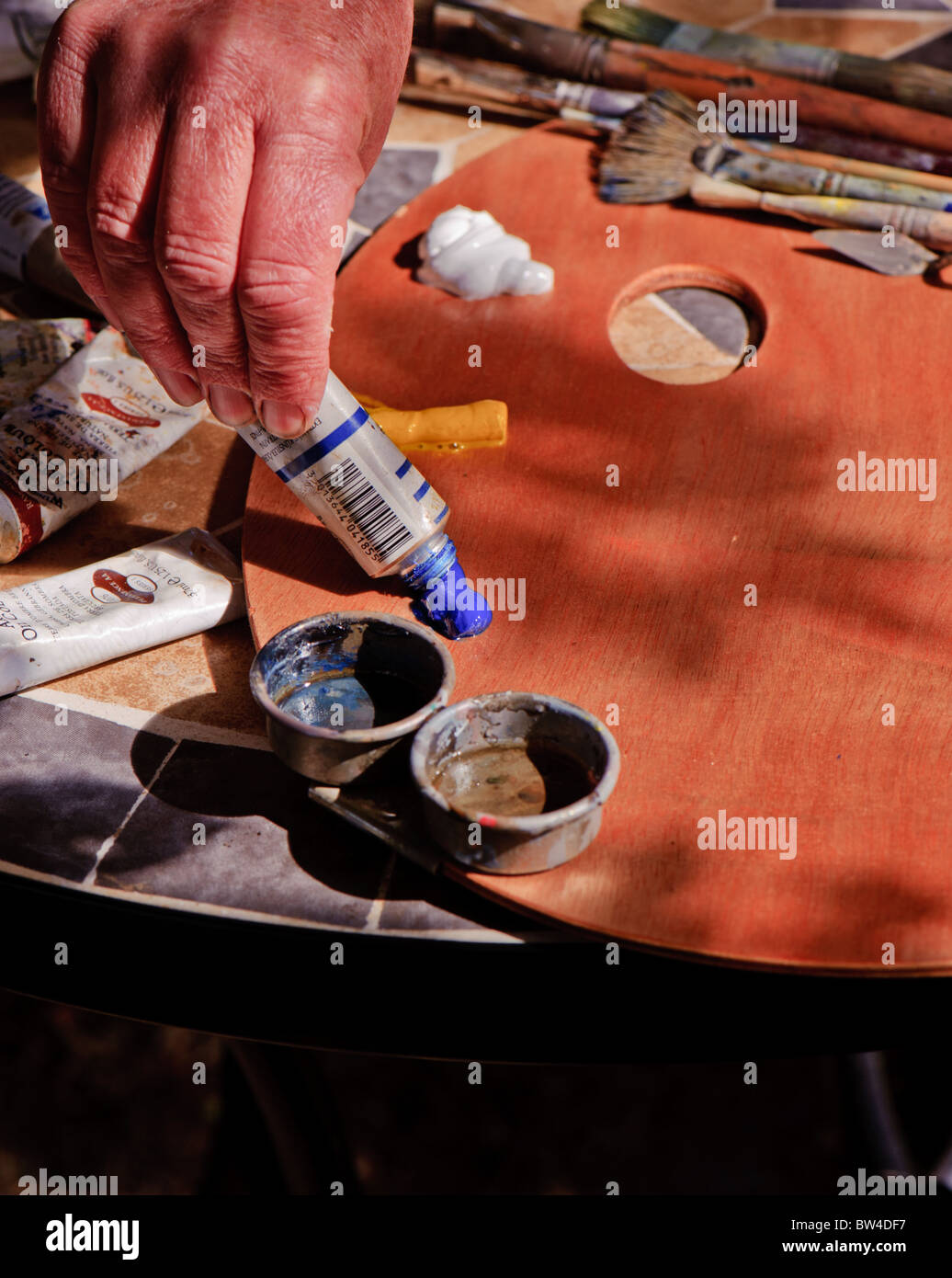 Artist mixing paint Stock Photo - Alamy