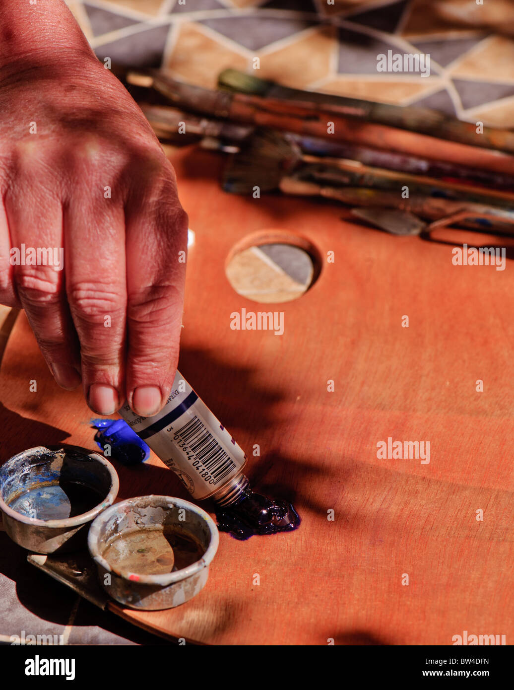 Artist mixing paint Stock Photo - Alamy