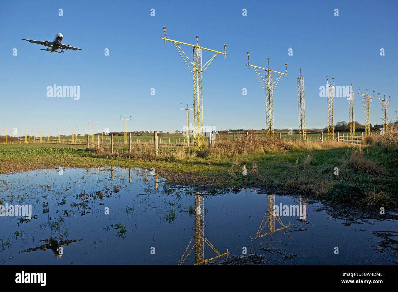 Aeroplane landing over water hi-res stock photography and images - Alamy