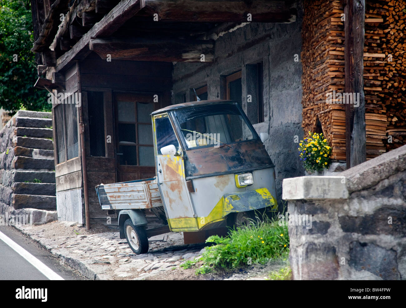 Italian three wheeler hi-res stock photography and images - Alamy