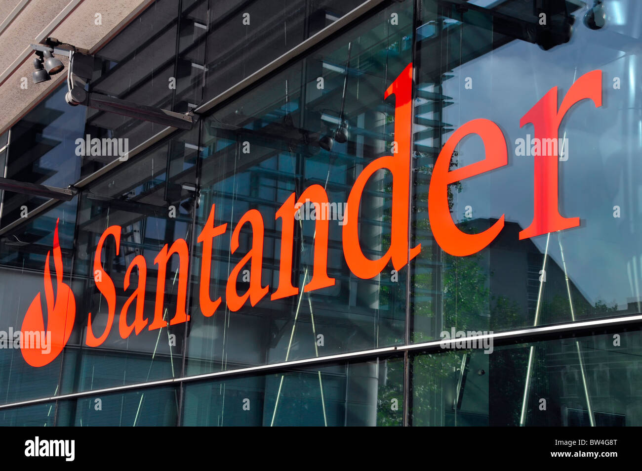 Uk banks logos hi-res stock photography and images - Alamy