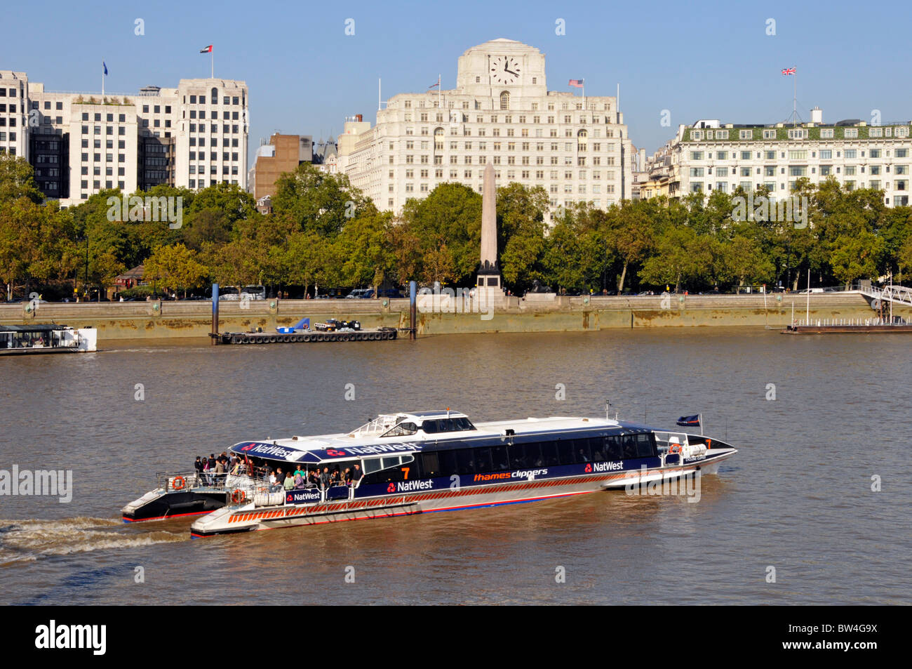 Shell Mex House Cleopatras Needle and River Thames Stock Photo - Alamy