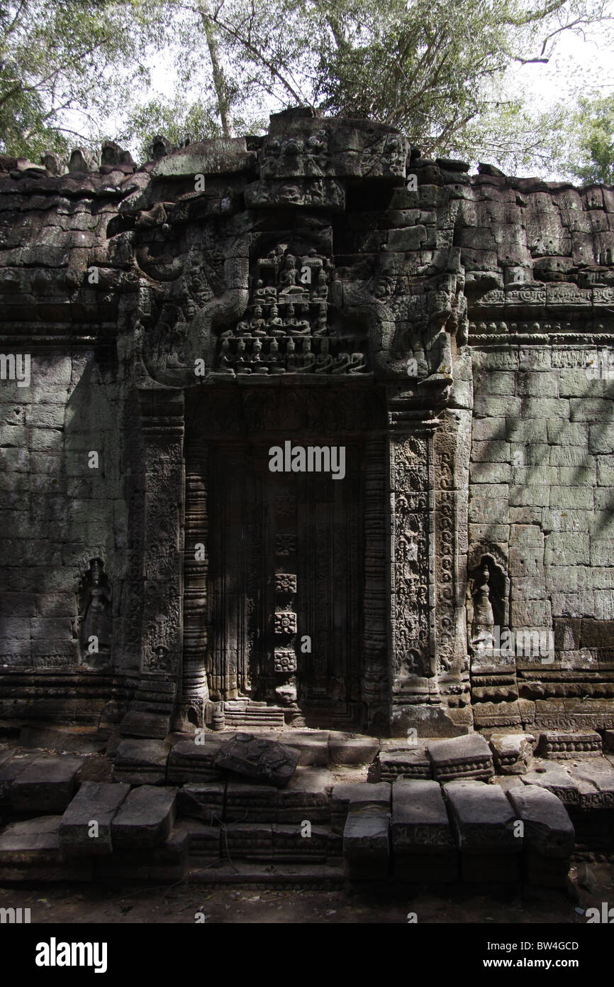 Angkorian temple door hi-res stock photography and images - Alamy
