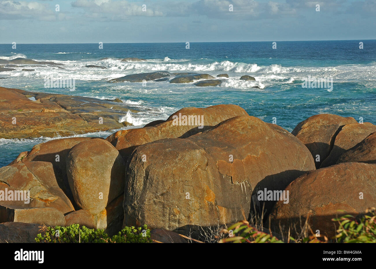 Australia beach rocky boulders surf hi-res stock photography and images ...