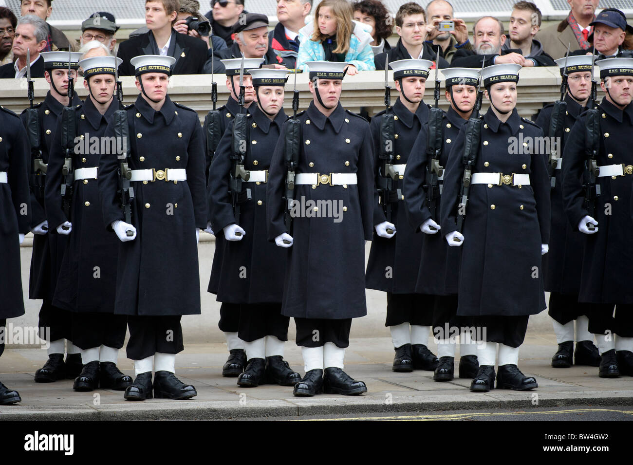 The cenotaph remembrance sunday hi-res stock photography and images - Alamy