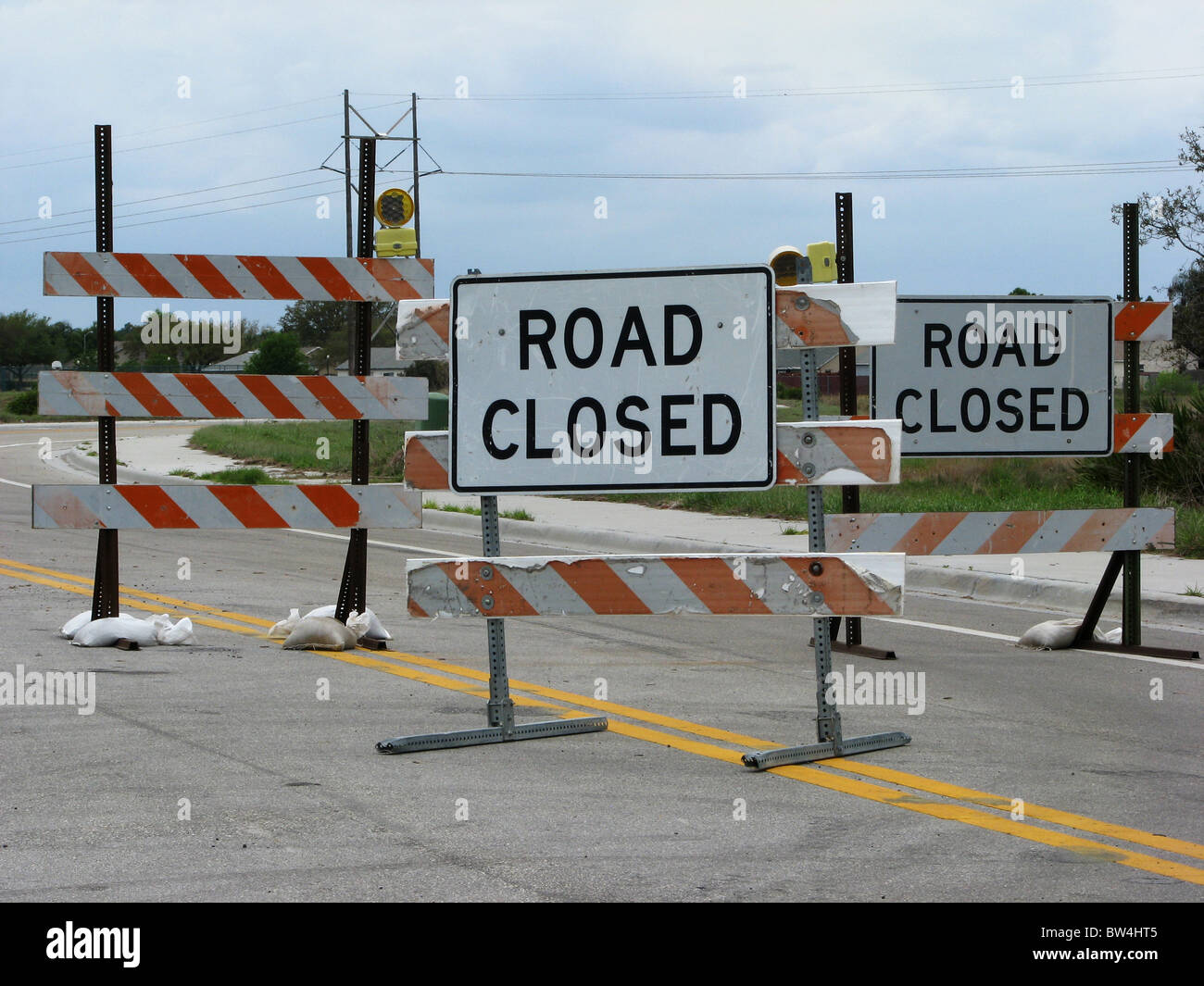 Road work signs indicating a road is closed Stock Photo - Alamy
