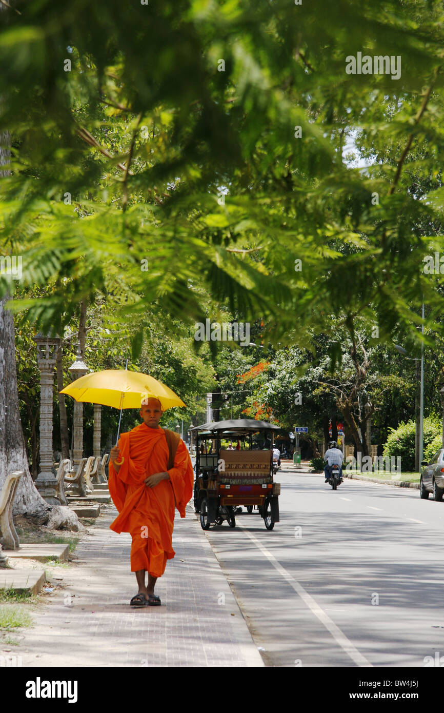 Monk walking in Siem Reap, Cambodia Stock Photo - Alamy