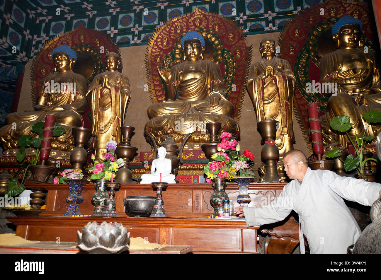 Buddhist monk and statues, Shaolin Temple, birthplace of Kung Fu, Song ...