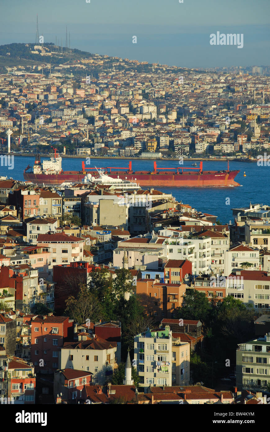 Colourful buildings along the bosphorus river hi-res stock photography ...