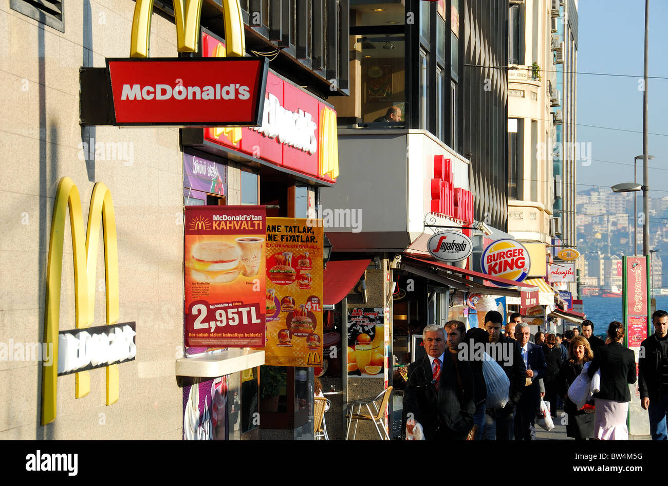 Fast food restaurants exteriors hi-res stock photography and images - Alamy