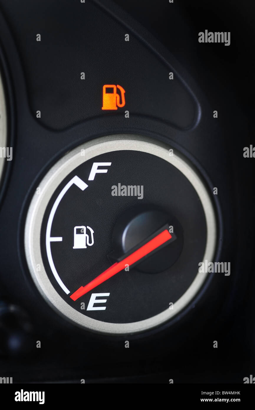 Empty tank dashboard hi-res stock photography and images - Alamy