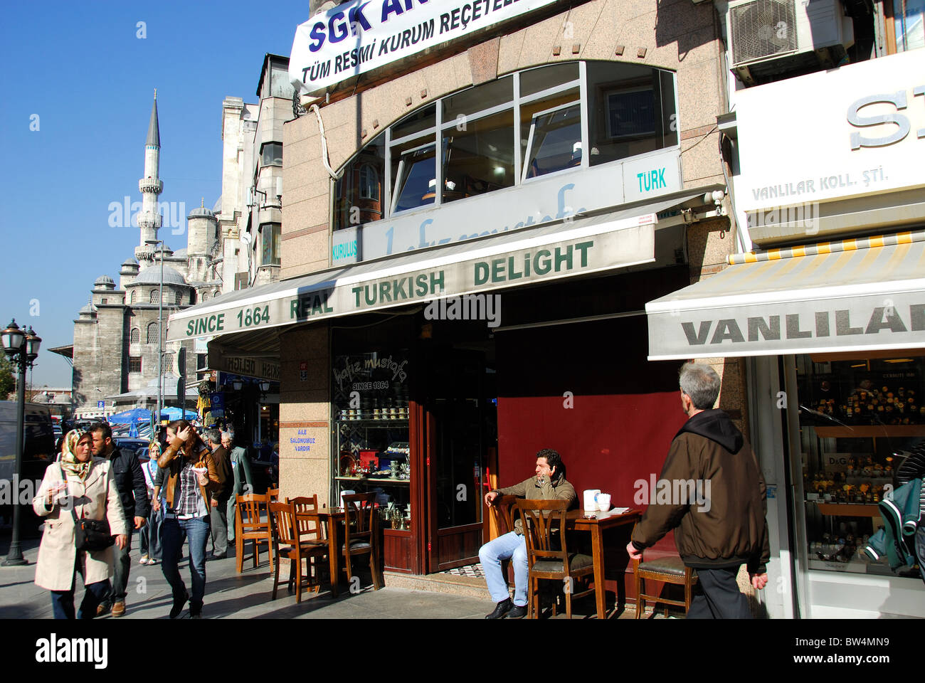 Everyday life in istanbul hi-res stock photography and images - Alamy
