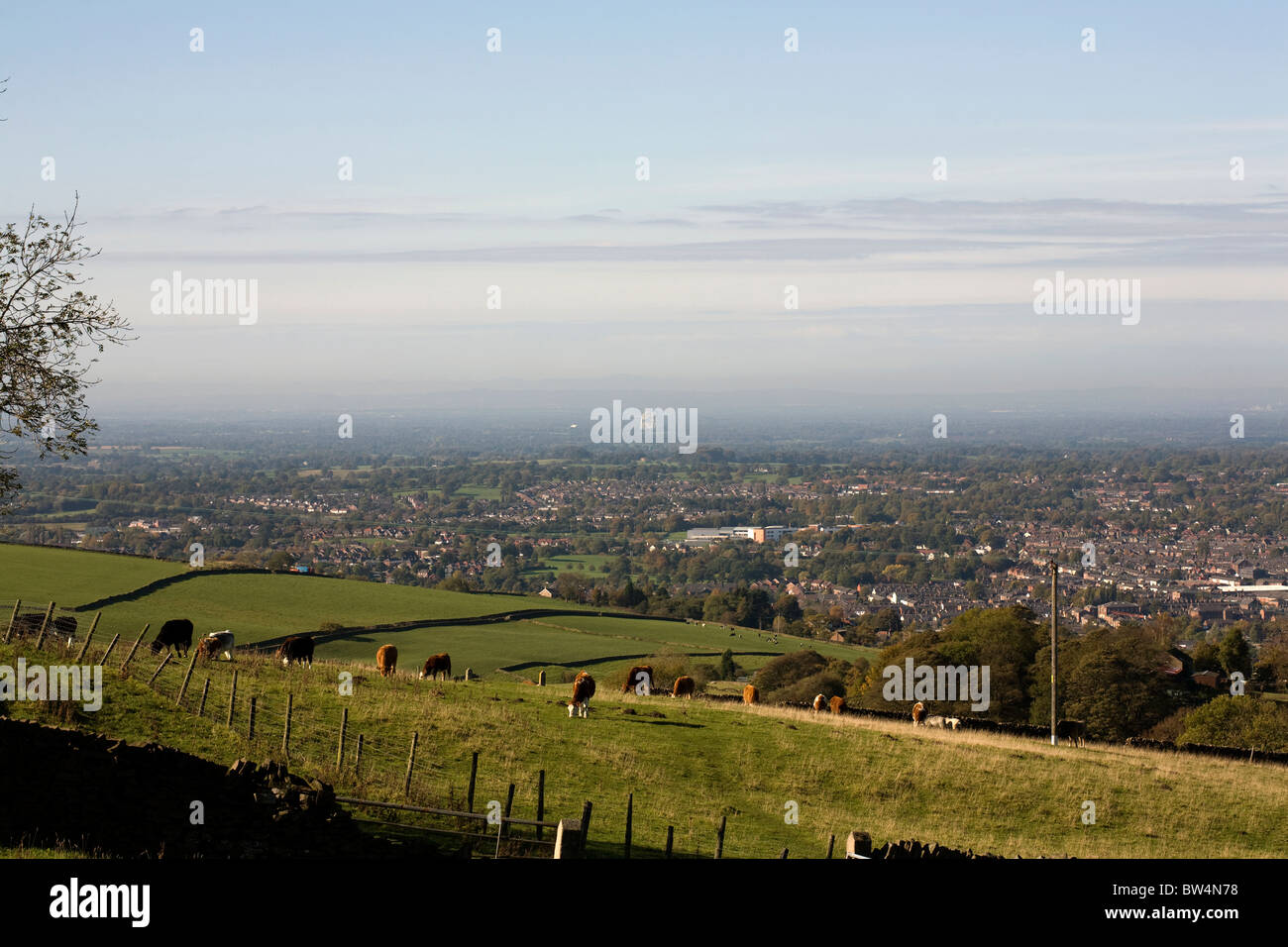 Cheshire countryside with jodrell bank hi-res stock photography and ...