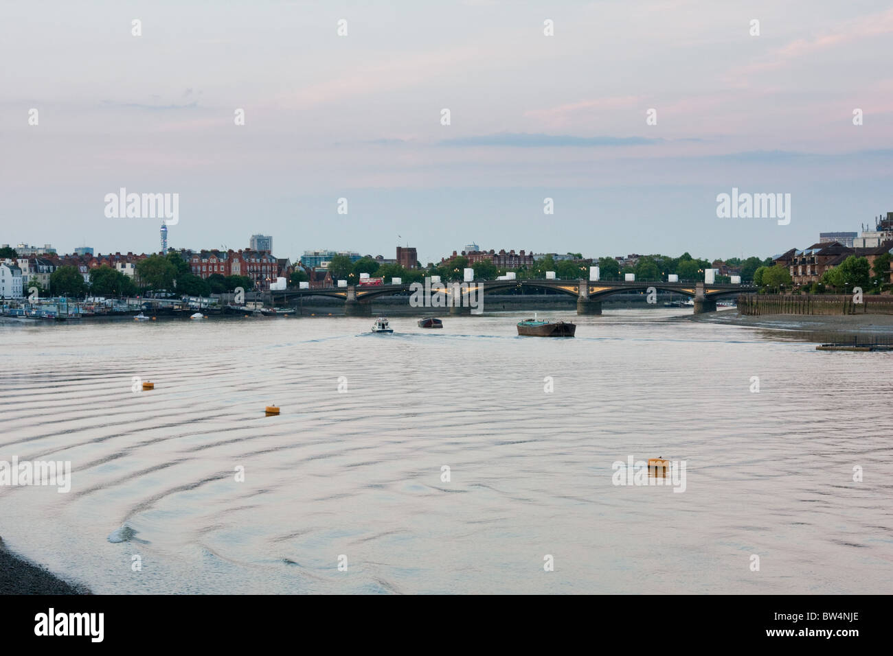 river thames near chelsea and battersea bridge, south west london Stock ...