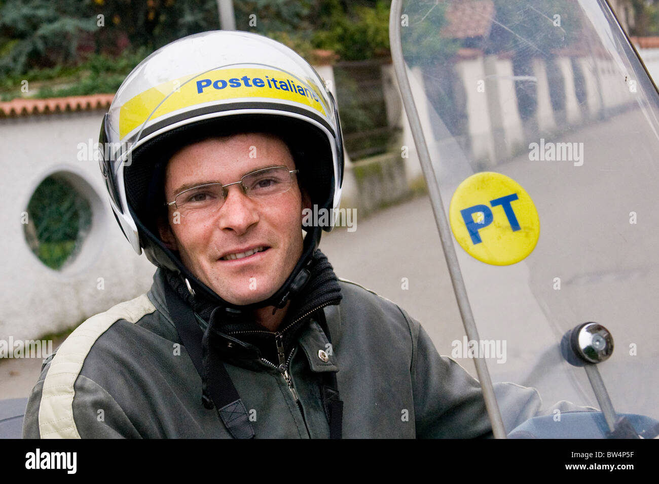 Letters and postcards hi-res stock photography and images - Alamy