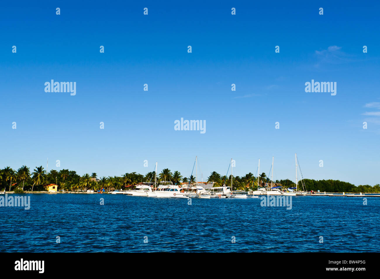 Views of water and sky hi-res stock photography and images - Alamy