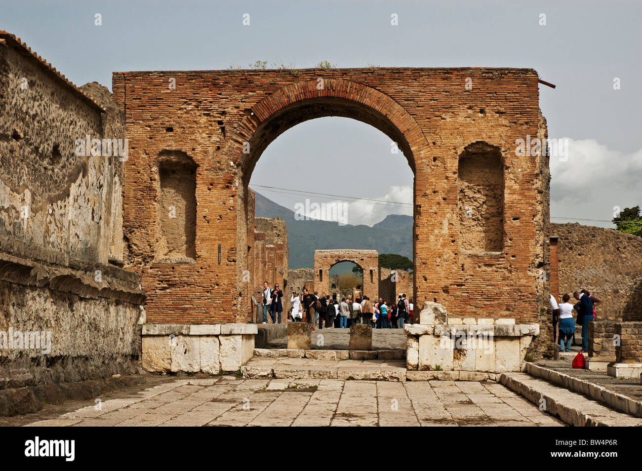 Triumphal arch pompeii hi-res stock photography and images - Alamy