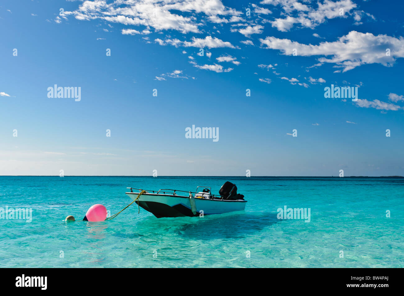 Cuba boat beach hi-res stock photography and images - Alamy
