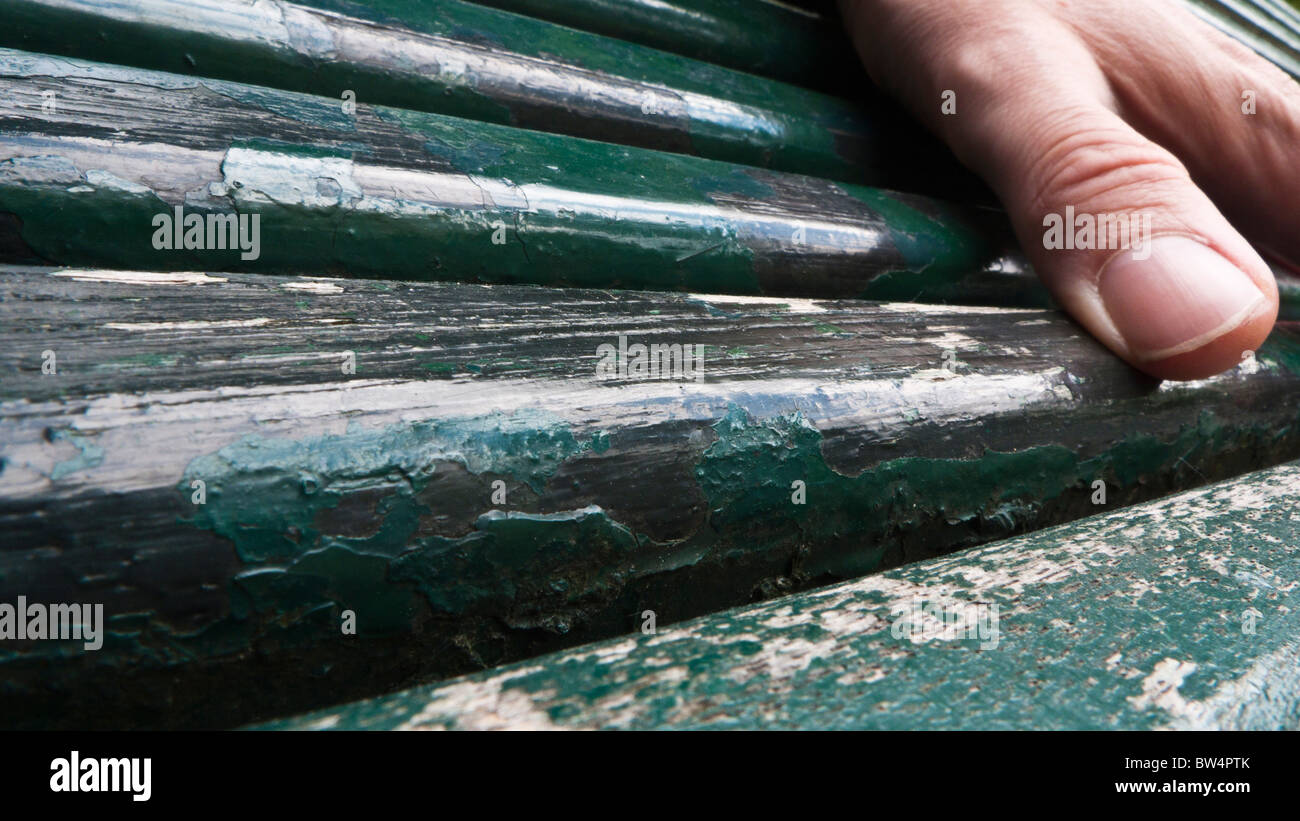 Wooden bench hi-res stock photography and images - Alamy
