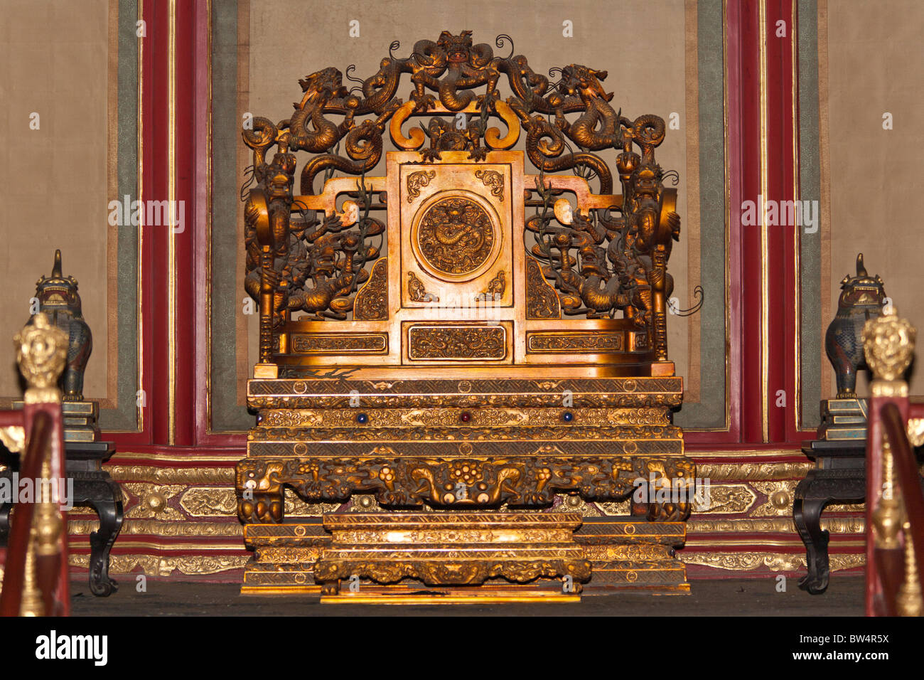 Chinese emperor throne hi-res stock photography and images - Alamy