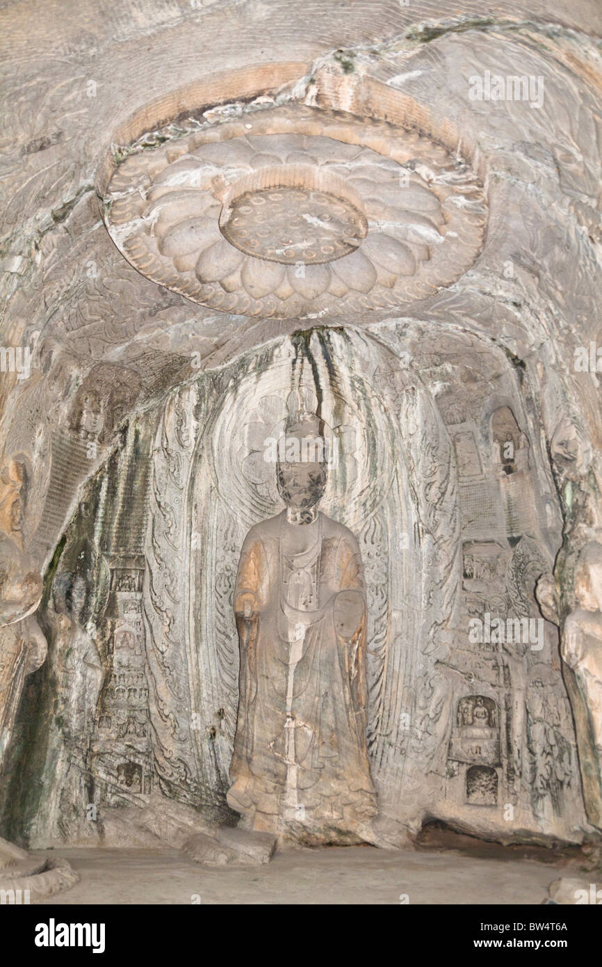 Lianhua lotus flower cave, Longmen Grottoes and Caves, Luoyang, Henan ...