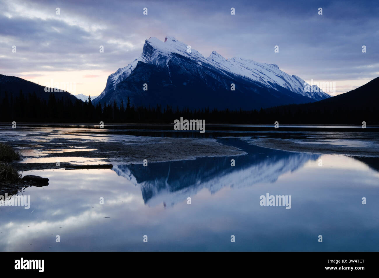 Mt Rundle from Vermilion Lakes, Banff National Park Stock Photo - Alamy