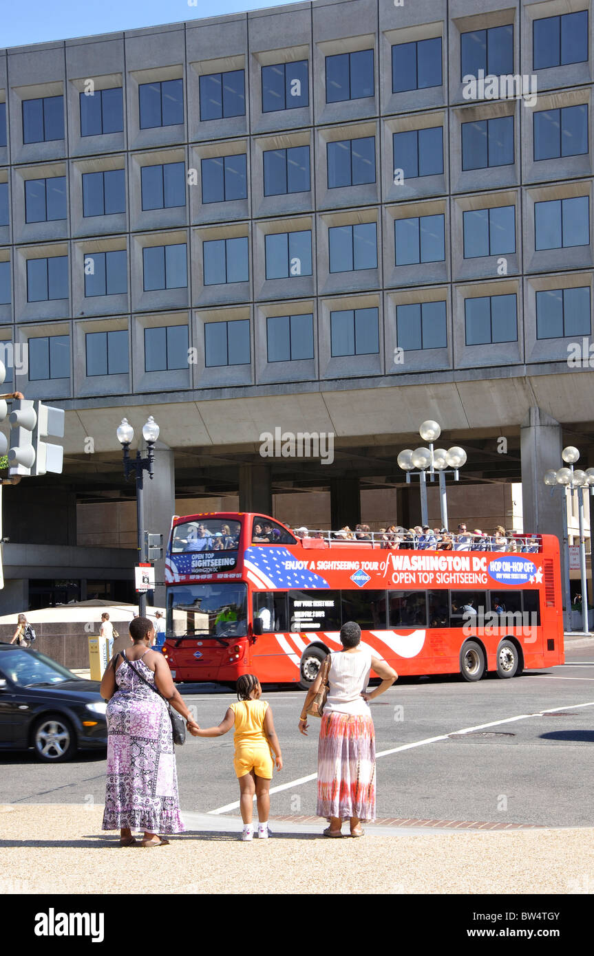 Kids usa bus hi-res stock photography and images - Alamy