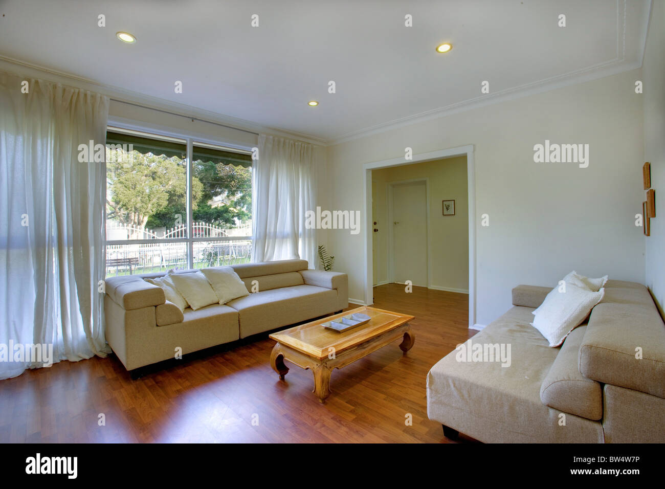 A modern contemporary family living room Stock Photo - Alamy