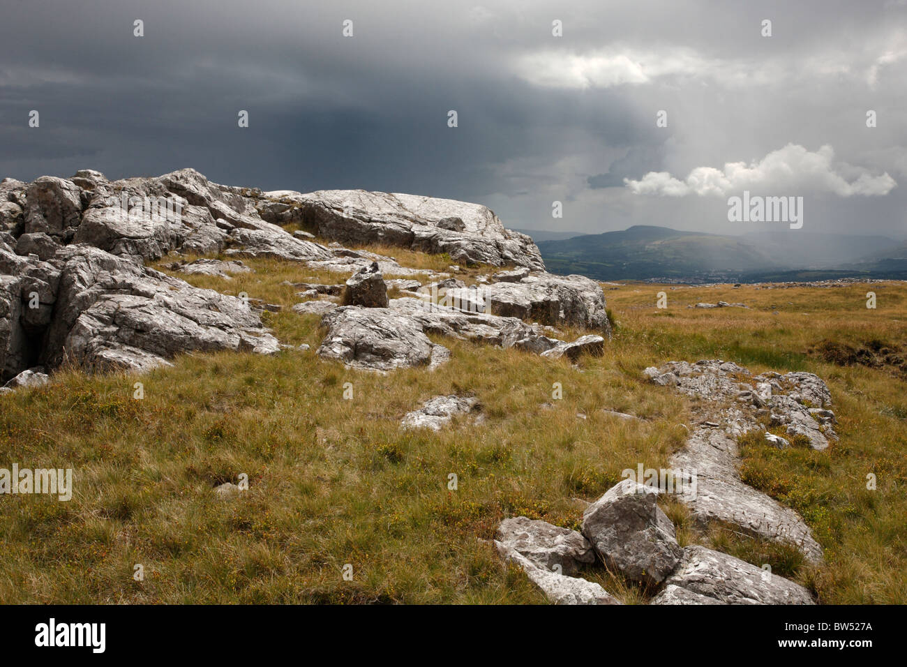 Limestone outcrop hi-res stock photography and images - Alamy