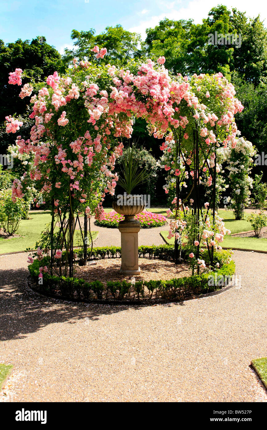 A Rose Garden In Warwick England Stock Photo - Alamy